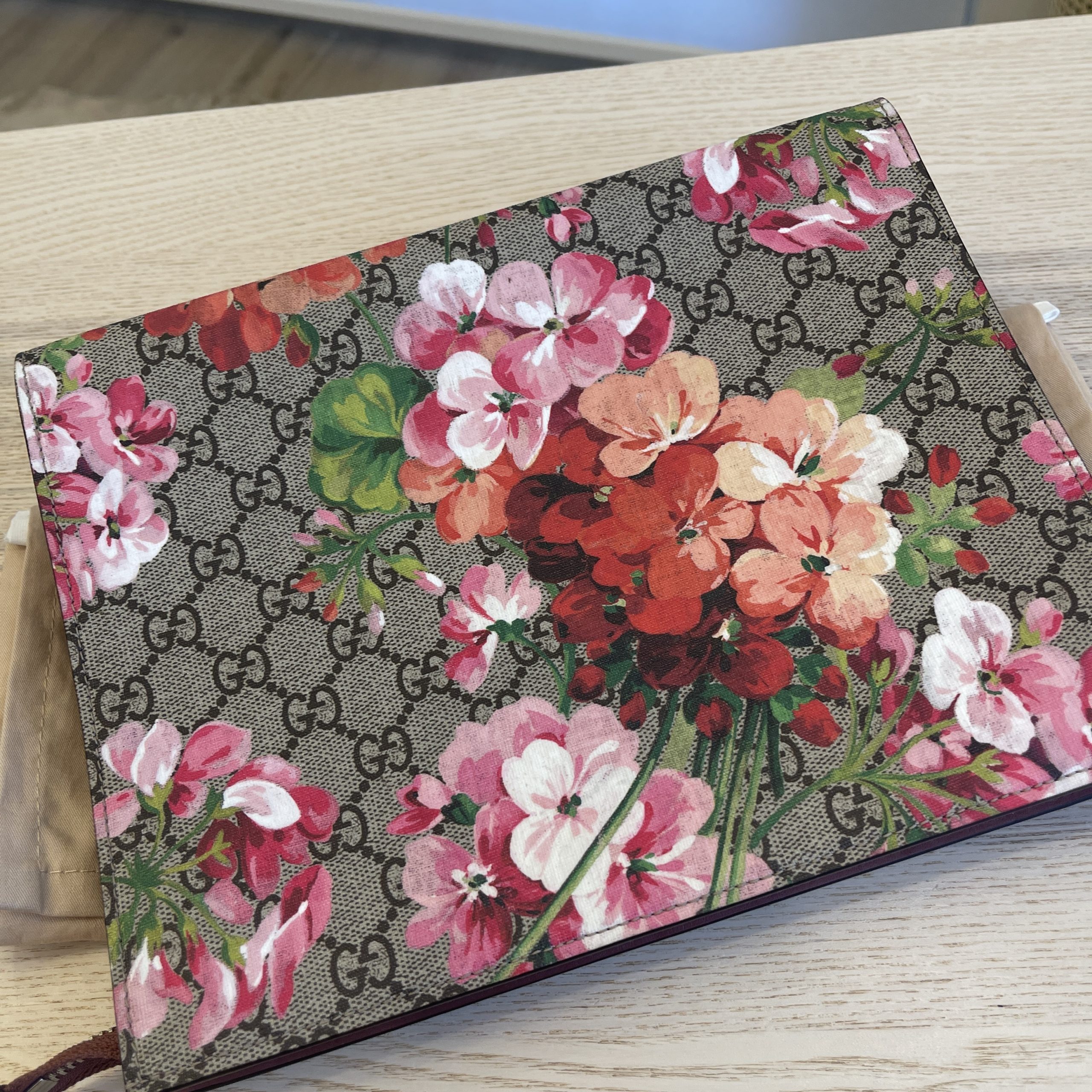 Gucci GG Supreme Monogram Blooms Large Cosmetic Case Beige Multicolor ...